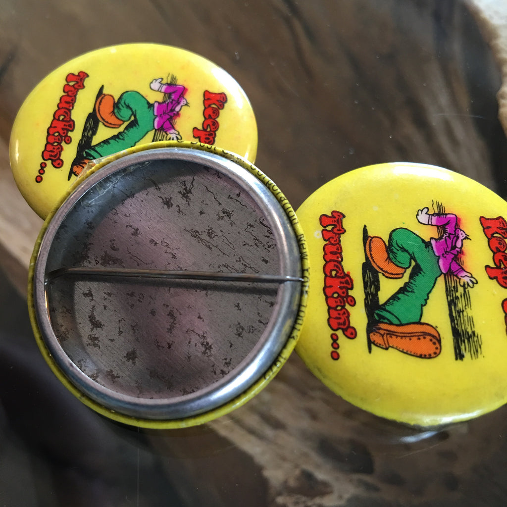 Original 1972 R. Crumb Pin – Vintage Psychedelia
